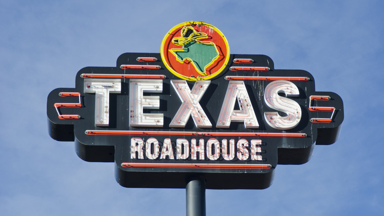 Texas Roadhouse Happy Hour 2025 | Menu Specials & Deals